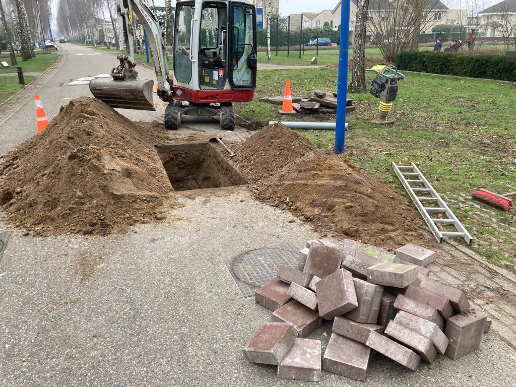 Gaten maken en dichten in Uden-Zuid: riolering op veel plekken kapot ...
