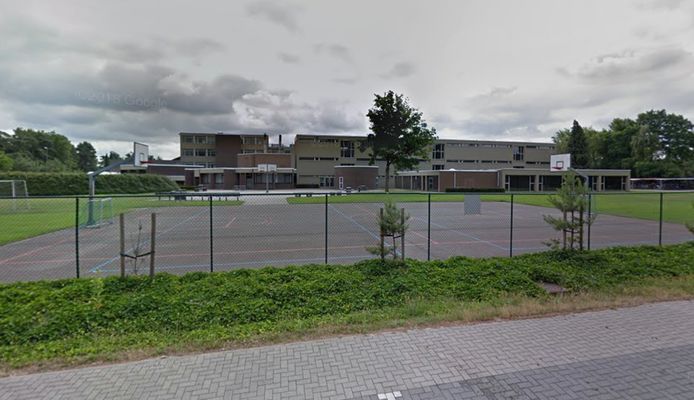 Duizendtal leerlingen geëvacueerd na bommelding bij school in Lommel ...