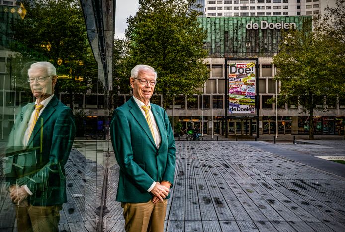 Rinus (82) houdt zó van het Philharmonisch dat hij het in zijn ...