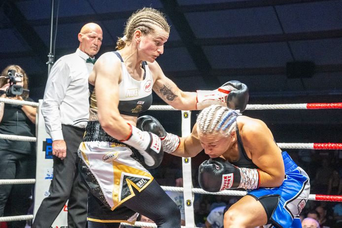 Femke Hermans slaat Maria Lindberg in eerste ronde KO in Roosdaal ...