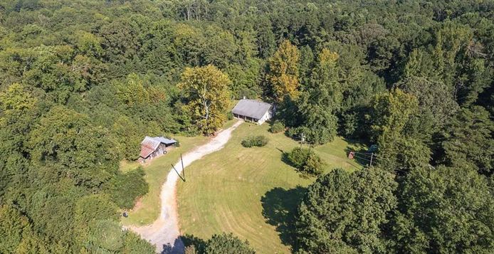 BINNENKIJKEN. Joyce Byers achterna: huis uit ‘Stranger Things’ staat te ...