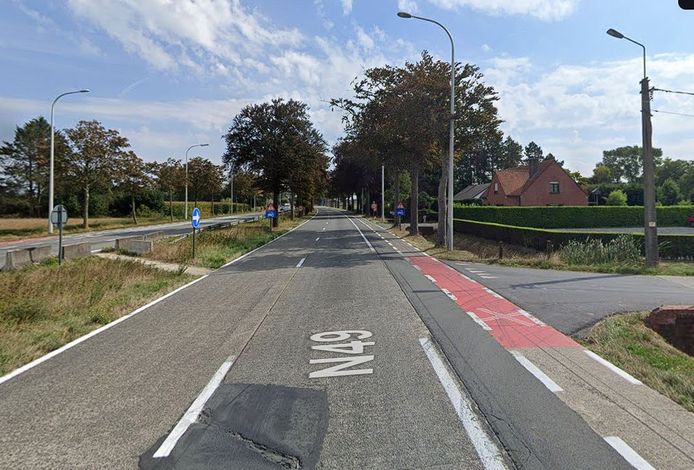 Kettingbotsing op de N49 in Maldegem met bus en bestelwagens | Maldegem ...