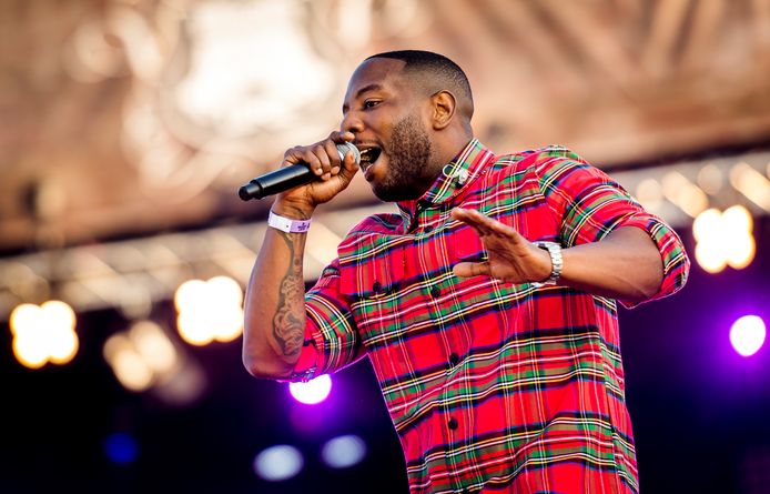 Rapper Winne spreekt tijdens eerbetoon doodgeschoten Feis | Rotterdam ...