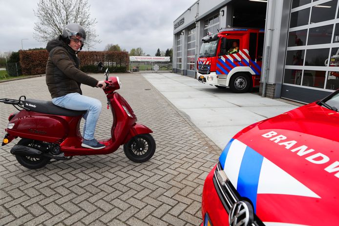 Sjeest er een rode scooter door Woudenberg? Dikke kans dat die onderweg ...