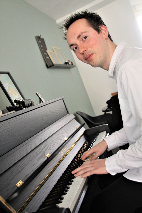 Trombonist Bart van Gorp actief in legendarische popgroep Supersister | Foto | AD.nl