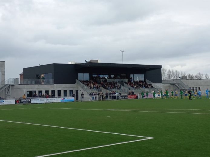 Zelzate legt shuttlebussen in voor opening nieuw sportcomplex | Zelzate | hln.be