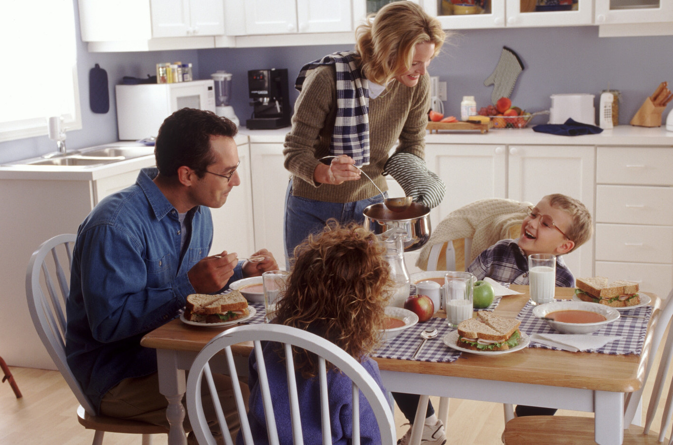 4 op de 10 ouders eet te weinig met kroost: met deze tips doe je het ... 4 op de 10 ouders eet te weinig met kroost: met deze tips doe je het ...