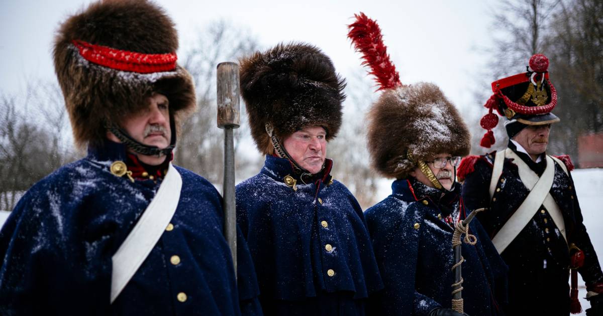 Des grognards de Napoléon inhumés avec les honneurs en Russie: une ...