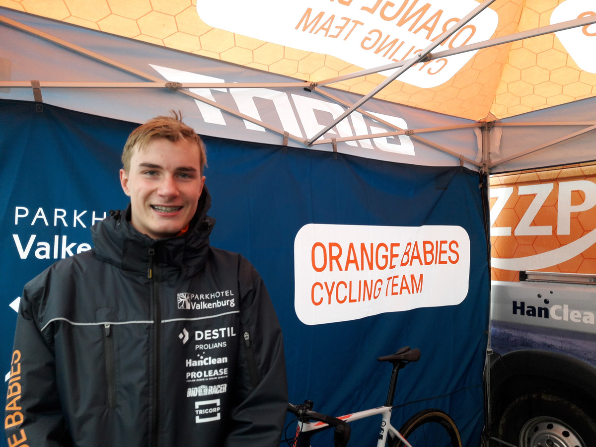 Brons Somerense veldrijder Van Lierop op NK junioren, ‘man in black ...