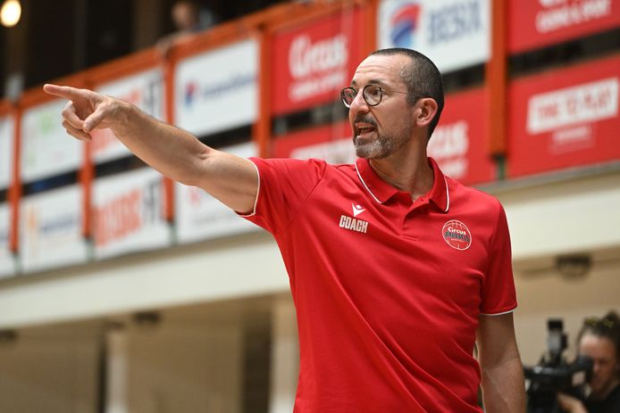 Jean-Marc Jaumin houdt moed bij Brussels na één op vijf: “Drie tegen ...