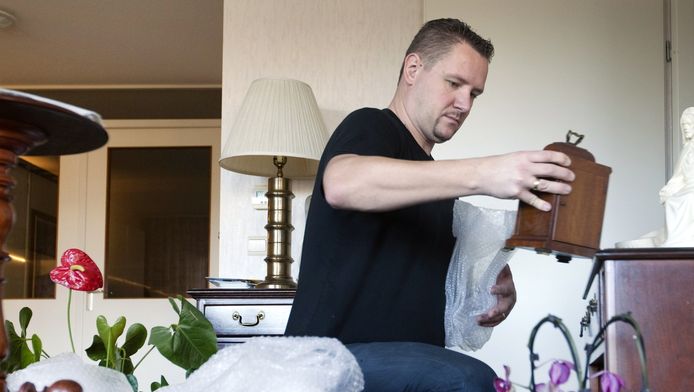 'Nieuwe woning? Meneer, ik woon hier al veertig jaar!' | Den Haag | AD.nl 'Nieuwe woning? Meneer, ik woon hier al veertig jaar!' | Den Haag | AD.nl