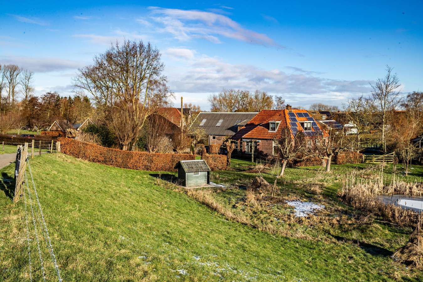 Enorme dijkoperatie raakt inwoners van dit idyllische dorp aan de ...