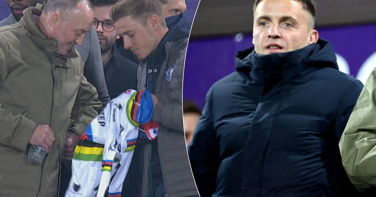 Remco Evenepoel en Peter Verbeke van de partij in hoofdtribune van ...