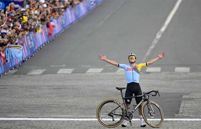 DUBBEL GOUD! Fenomenale Remco Evenepoel wint nu ook de olympische ...