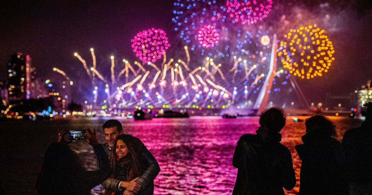 Vuurwerk afsteken mag niet in Rotterdam, maar er zijn nog wel 21 ...