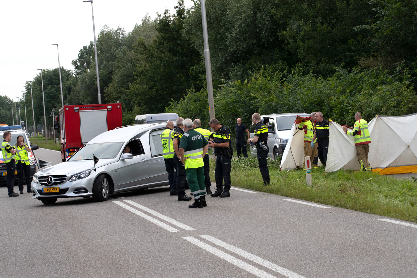 19-jarige vermiste vrouw overleden bij ongeluk; agenten vonden auto ... 19-jarige vermiste vrouw overleden bij ongeluk; agenten vonden auto ...