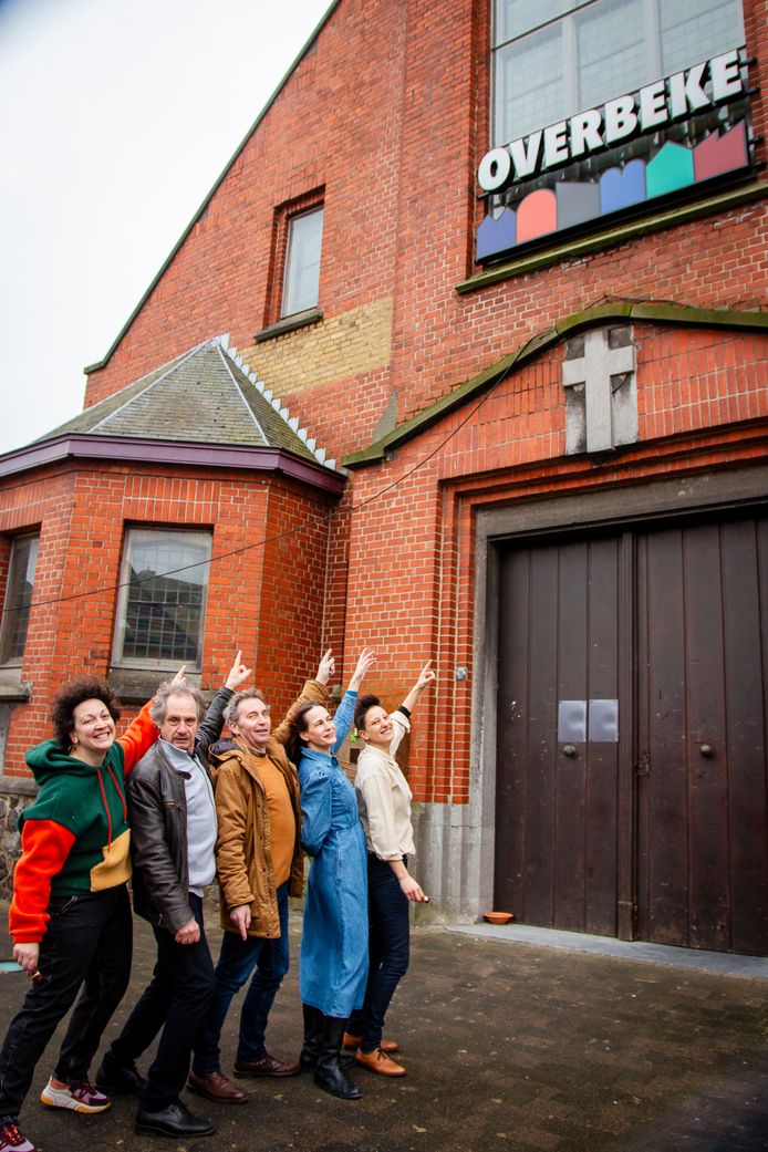 Nieuwe buurtwerking Overbeke opent Café De Zondebok | Wetteren | hln.be