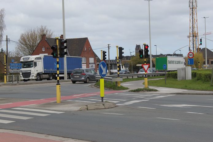 Ingrijpende plannen: twee gevaarlijke kruispunten N44 worden omgevormd tot één nieuw ...