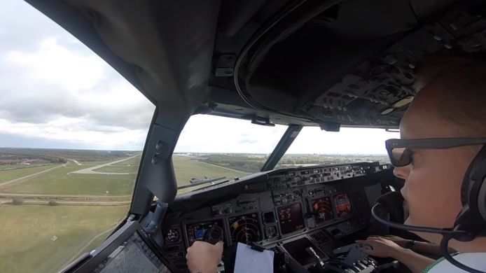 Brabant vanaf een heel bijzonder plekje: piloot filmt landing op ...