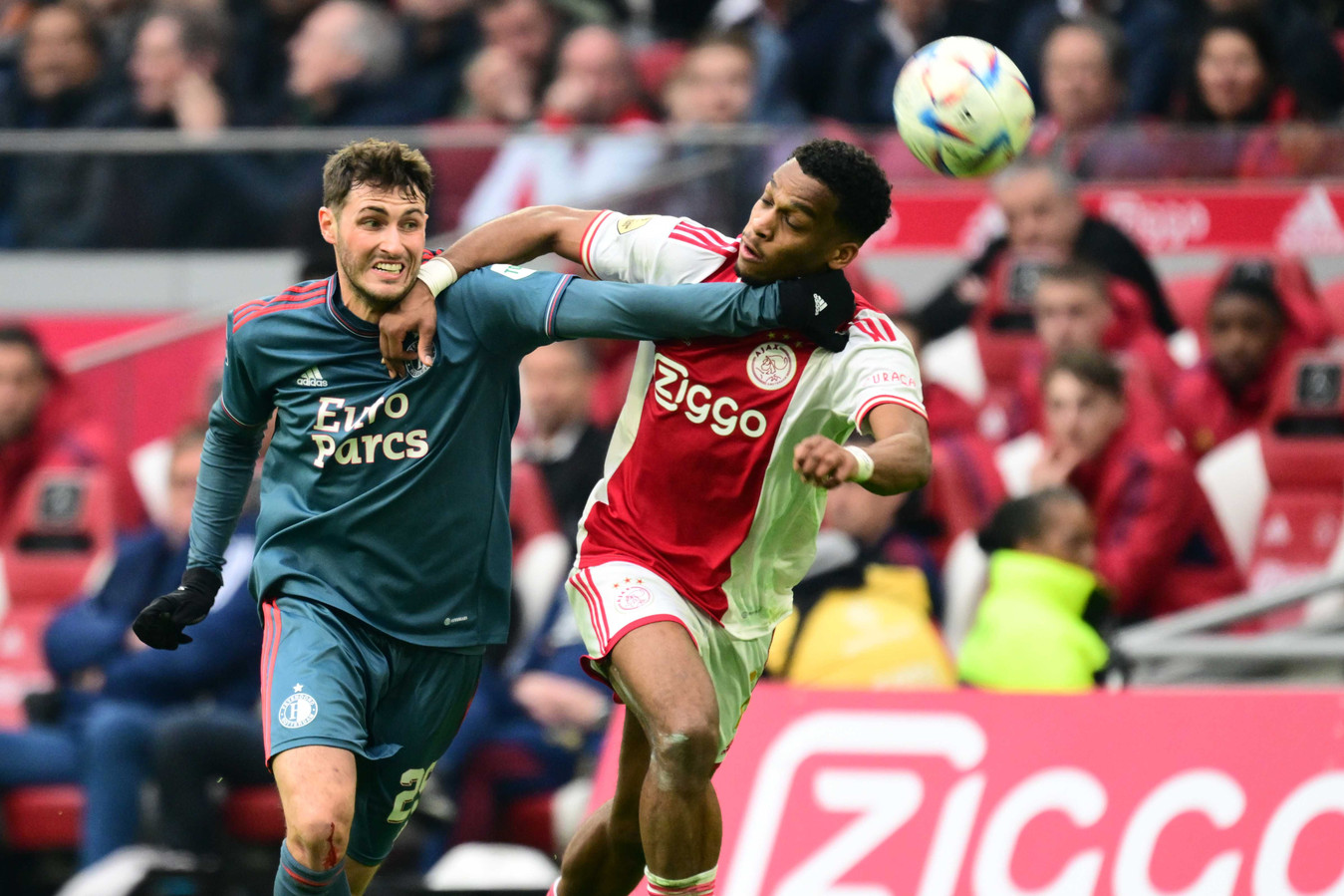 Santiago Giménez nieuwe cultheld bij Feyenoord: ‘Het zit voortdurend vol met scouts die komen ...