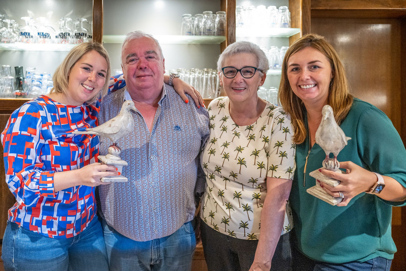 Na 32 jaar nemen Guy (63) en Lucette (59) afscheid van café ‘t Duifken ...