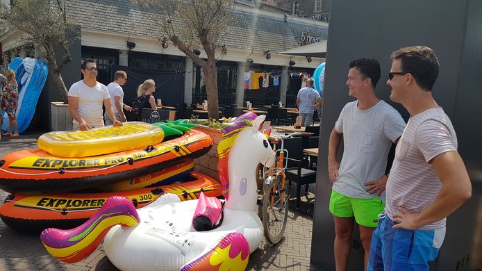 Animo voor Breda Drijft overweldigend, grote drukte op het water ...