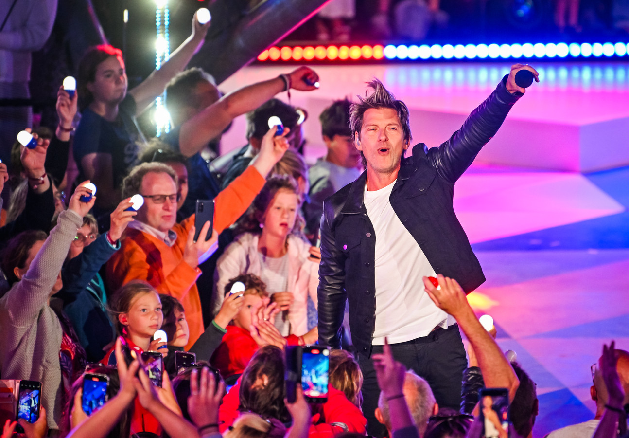 Plein op Stelten met Gene Thomas en de Ketnetband | Foto | hln.be