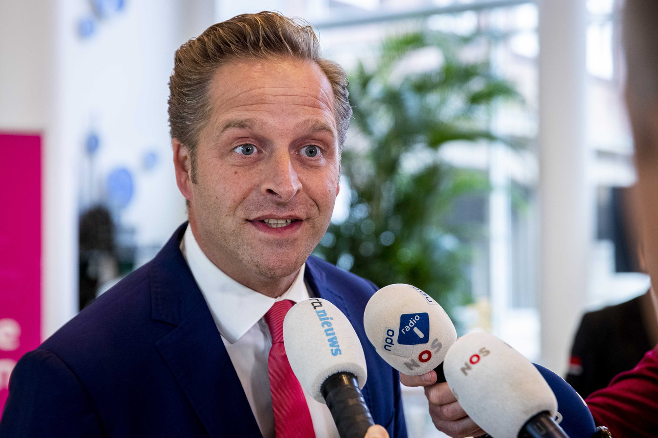 Minister De Jonge omarmt idee van 8-jarige Benjamin voor zwaaistenen ...