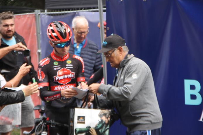 Nieuwe start, maar volksfeest als vanouds bij Izegem Koers: “We hebben ...