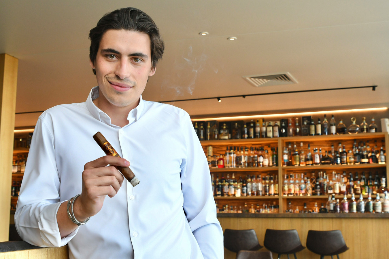 Gilles verdedigt Belgische eer op WK sigaar roken in Kroatië: “Totaal onvoorbereid vice-Belgisch ...