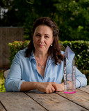 Judith Fanto uit Apeldoorn wint debuutprijs voor roman over familie ...