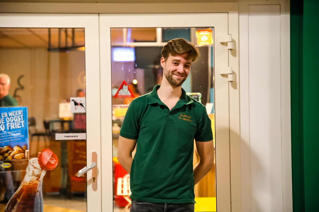 ‘Duivelse’ snackbarovervaller in badjas is 45-jarige man uit Apeldoorn | Foto | tubantia.nl