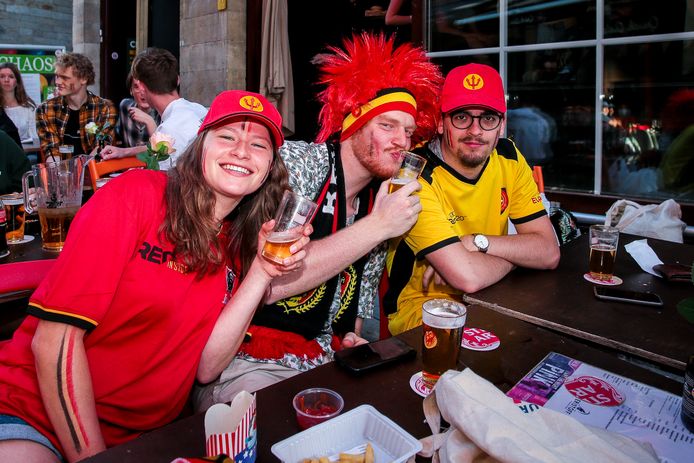 IN BEELD. Supporters beleven overwinning van Rode Duivels mee: “Het ...