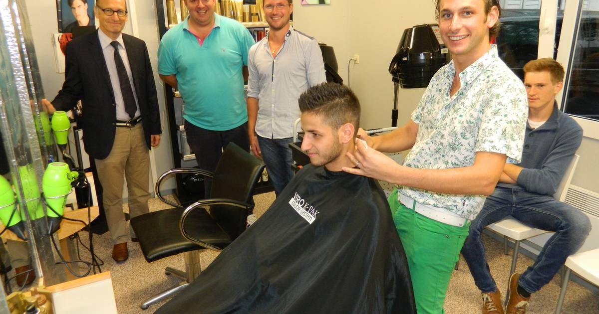 Mobiel kapsalon op parking kinderopvang | Assenede | hln.be