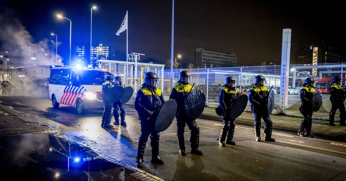 Rotterdammer (28) aangehouden voor oproepen tot geweld rond bijeenkomst ...