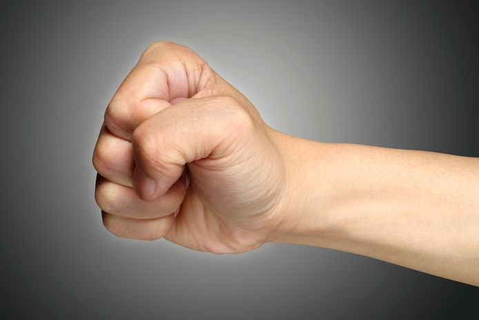 ‘Ik ga je hand eraf zagen’: Goirlenaar jaagt jongens stuipen op het ...