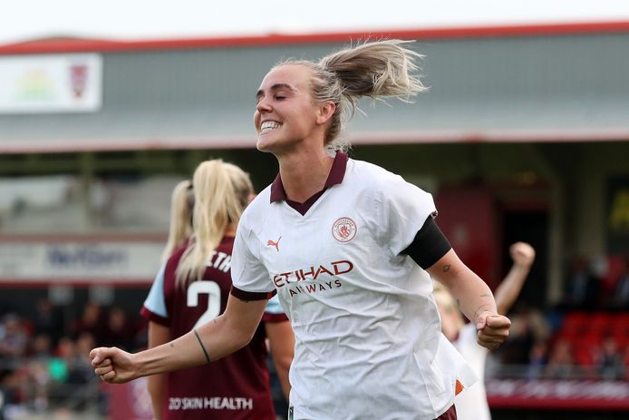 Jill Roord bij competitiedebuut voor Manchester City direct trefzeker ...