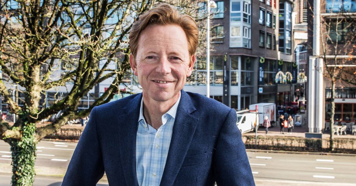 Vertrekkend NOS-weerman Gerrit Hiemstra wordt geëerd met ‘eigen storm’ | Show | AD.nl