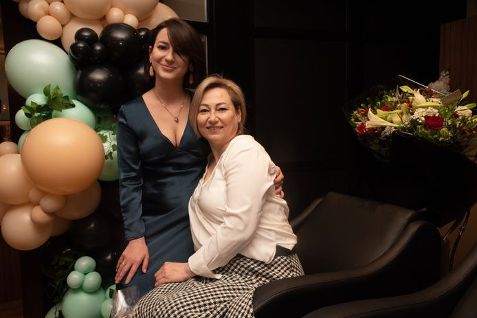 Moeder en dochter openen MC Pure Beautybar: “We bundelen onze passie ...