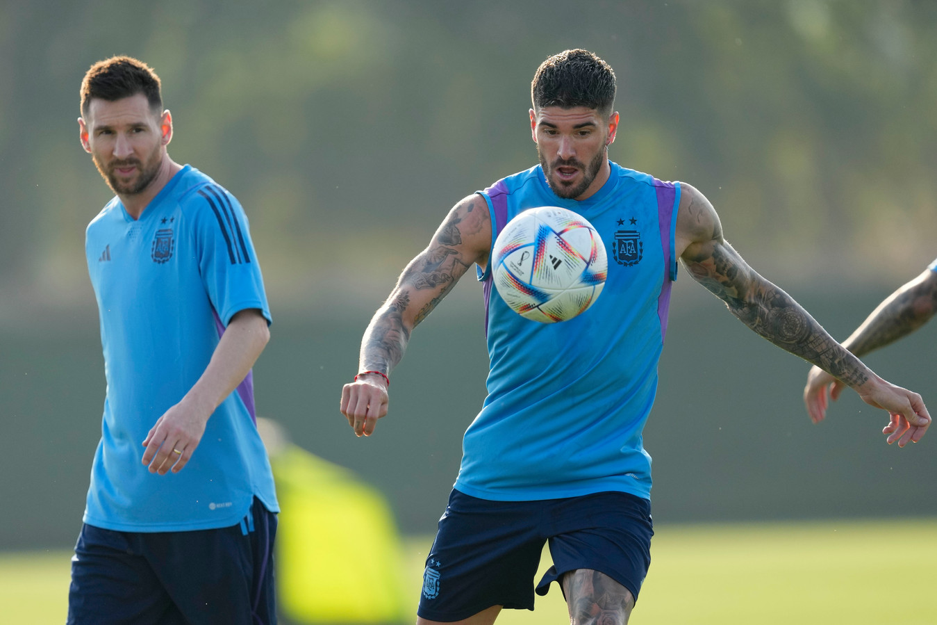 Rodrigo De Paul is de bodyguard en het hulpje van Lionel Messi: ‘Voor ...
