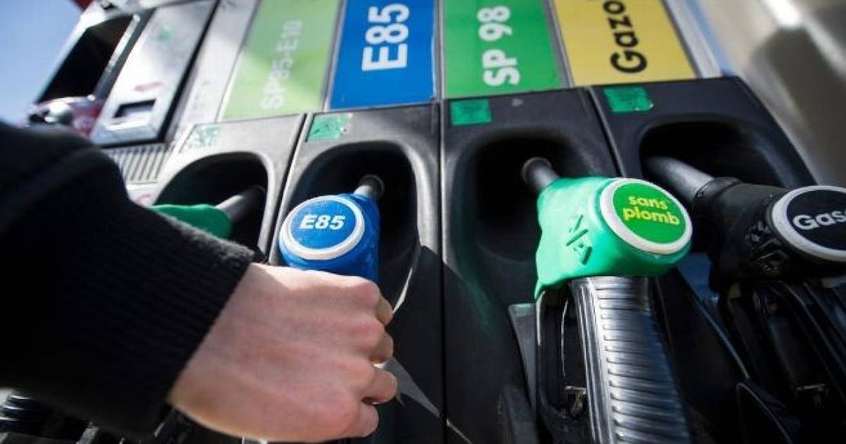 Opgelet als je tankt in Frankrijk: deze benzine kan je motor zwaar ...