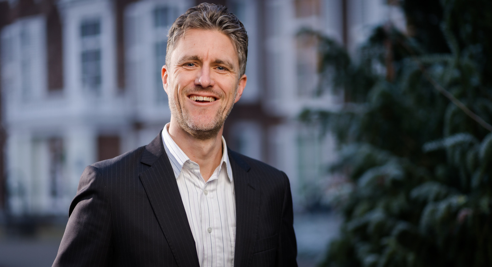 Oekraïne-deskundige Bob Deen: ‘Je speelt Poetin in de kaart als je het ...