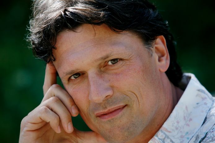 Bas Westerweel in ziekenhuis na hartaanval | Show | AD.nl