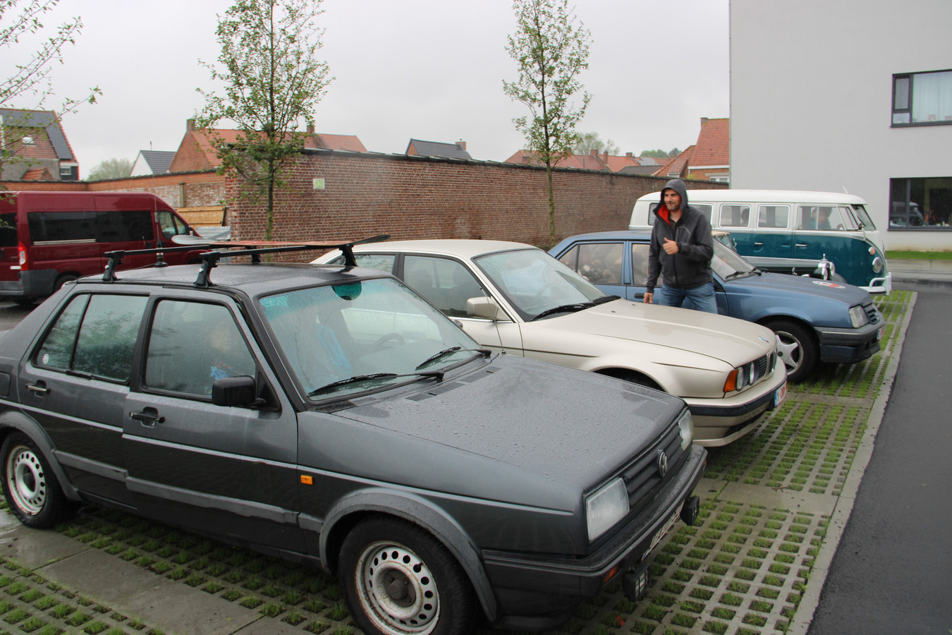 KIJK. Old Car Drivers trakteren Rosa (103) en ander senioren op ritje ...