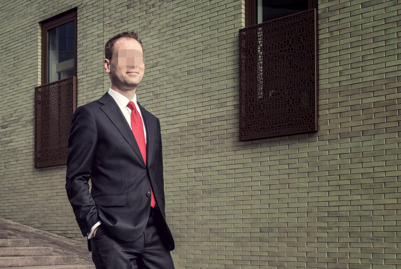 Vijf maanden cel voor ex-officier van justitie Vincent L. vanwege ...