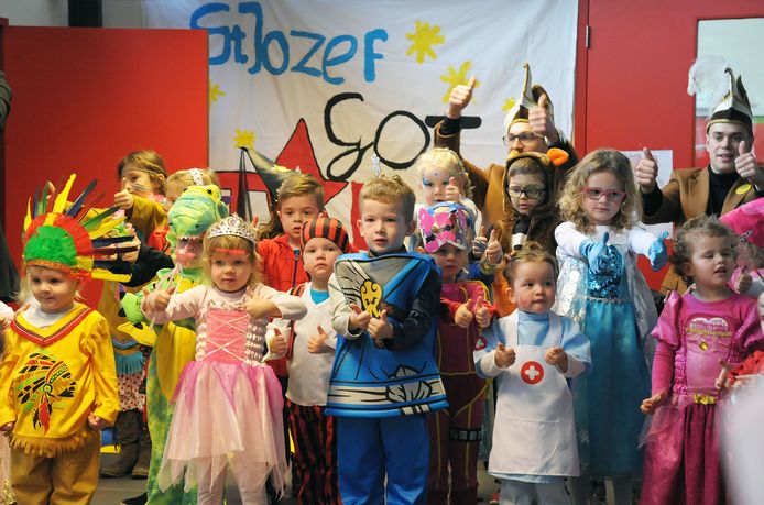Polonaise op Sint Jozef in Eede | Zeeuws-Vlaanderen | pzc.nl