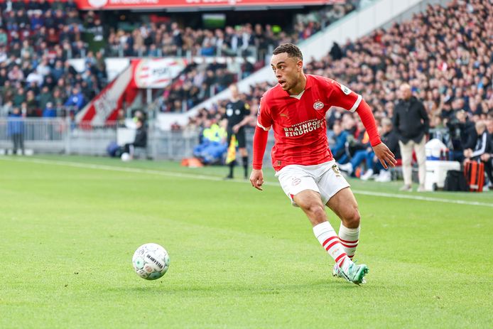 Waarom het bij PSV niet zo vaak over Sergiño Dest gaat... en waarom dat ...