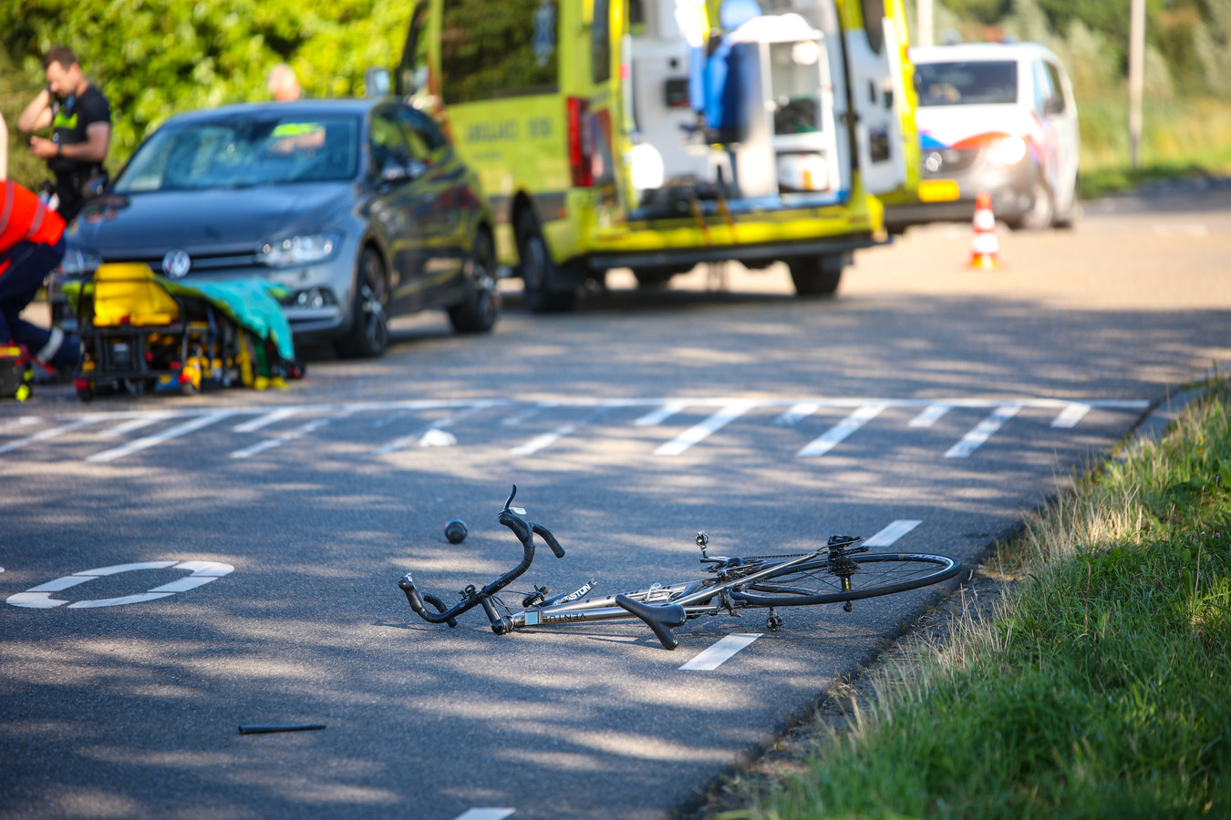 Na dodelijk ongeluk met wielrenner (84) willen partijen snel aanpak van gevaarlijk kruispunt ...