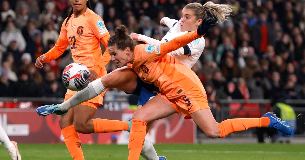 Oranje Leeuwinnen gaan in slotfase onderuit tegen Engeland, maar blijven koploper in poule ...