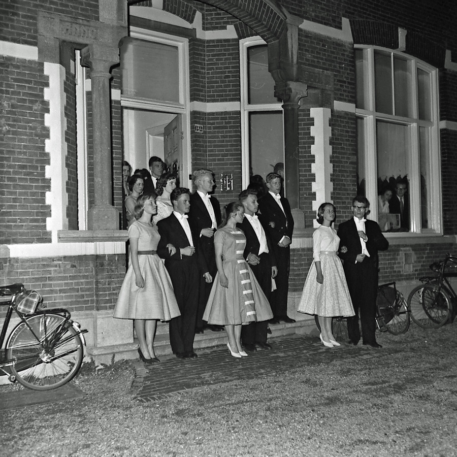 Een feestje bij het Eindhovens Studenten Corps in 1958 | Foto | AD.nl